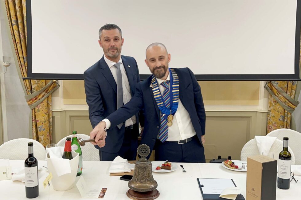 Passaggio delle consegne tra Cristian Viscardi e Mirko Rossi - Rotary ...